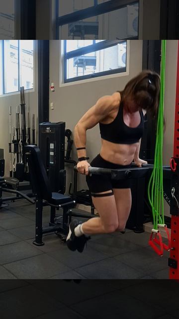 Отжимания в брусьях.mp4