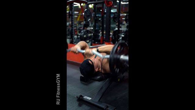 Сплит бицепс - трицепс manGYM