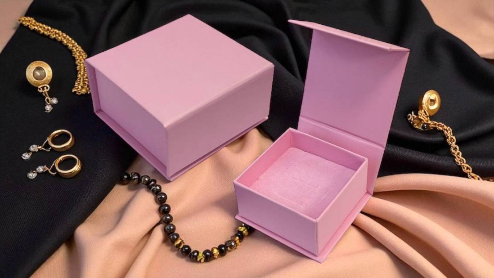 Упаковка на магните ювелирная универсальная Размер: 6.4 х 6.2 х 3.5 (Светло-розовый)