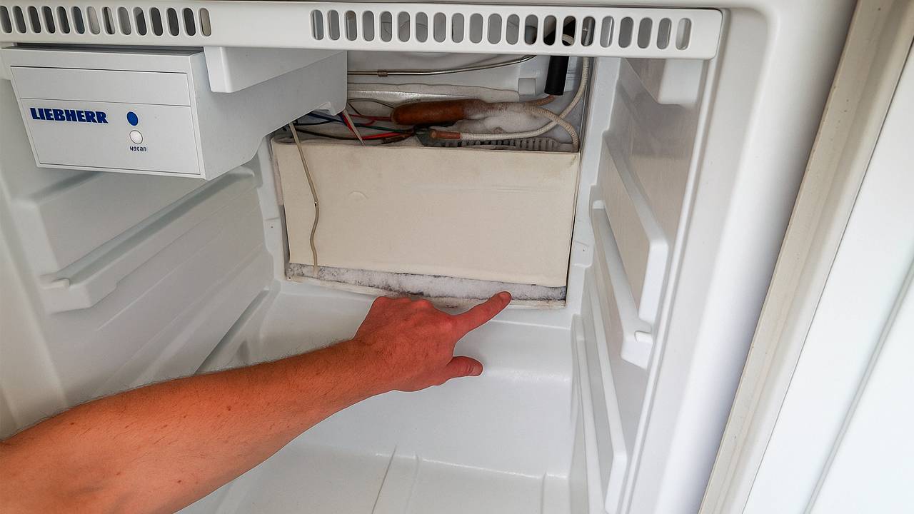 Liebherr, замена датчиков, забитый дренаж. Ремонт после мастеров!