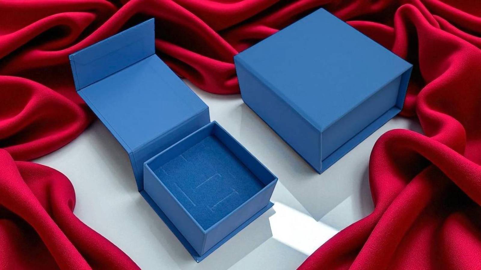 Упаковка на магните ювелирная универсальная Размер: 6.4 х 6.2 х 3.5 (Синий)