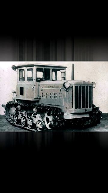 ДТ-54 широкогрудый серебристый трактор