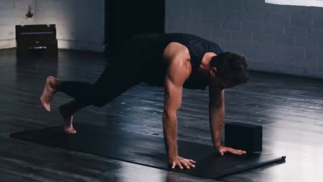 Travis Eliot - 30 minutes Power Yoga Intermediate: Strength & Stretch Flow
