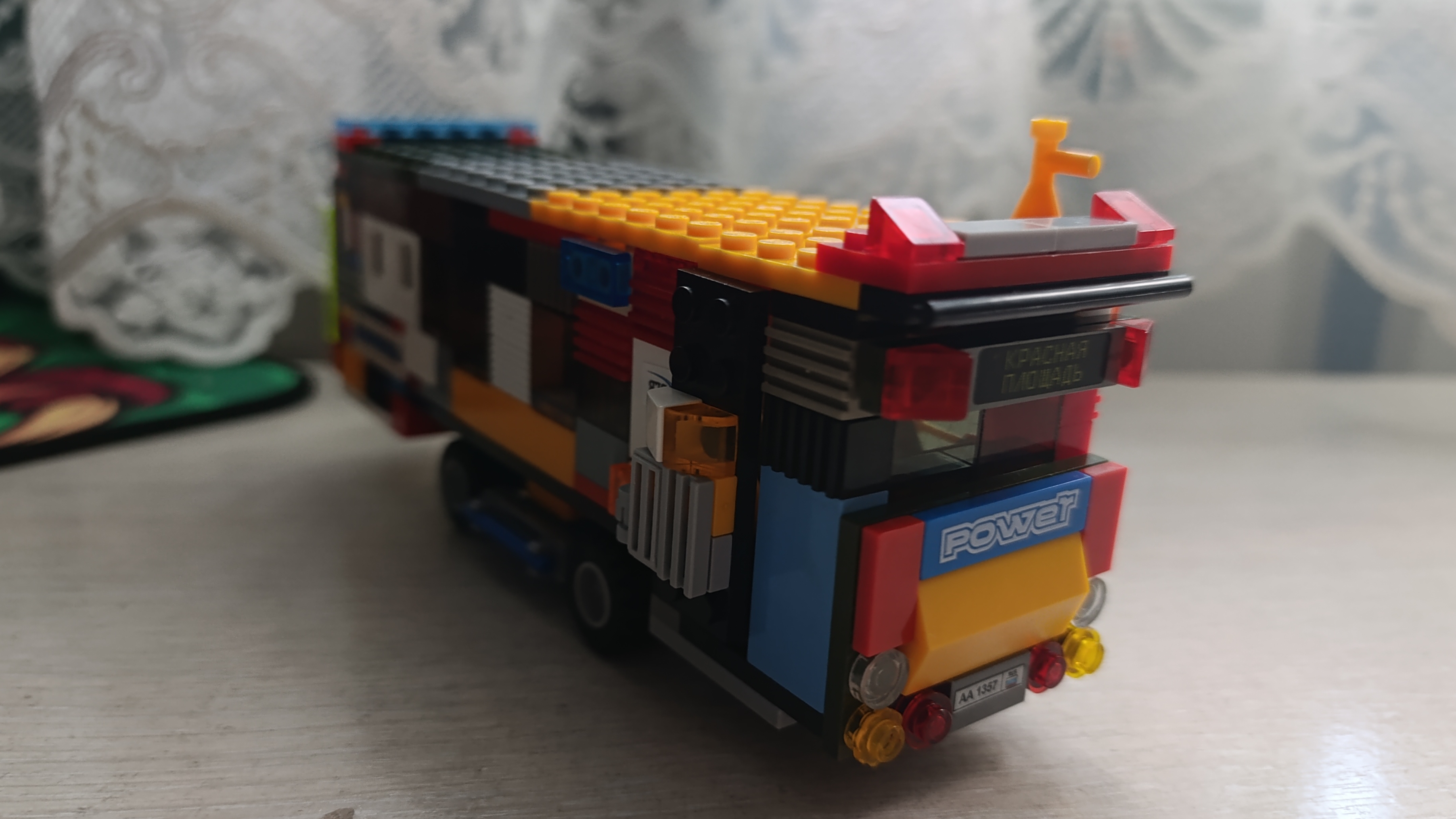 Сделал автобус из лего