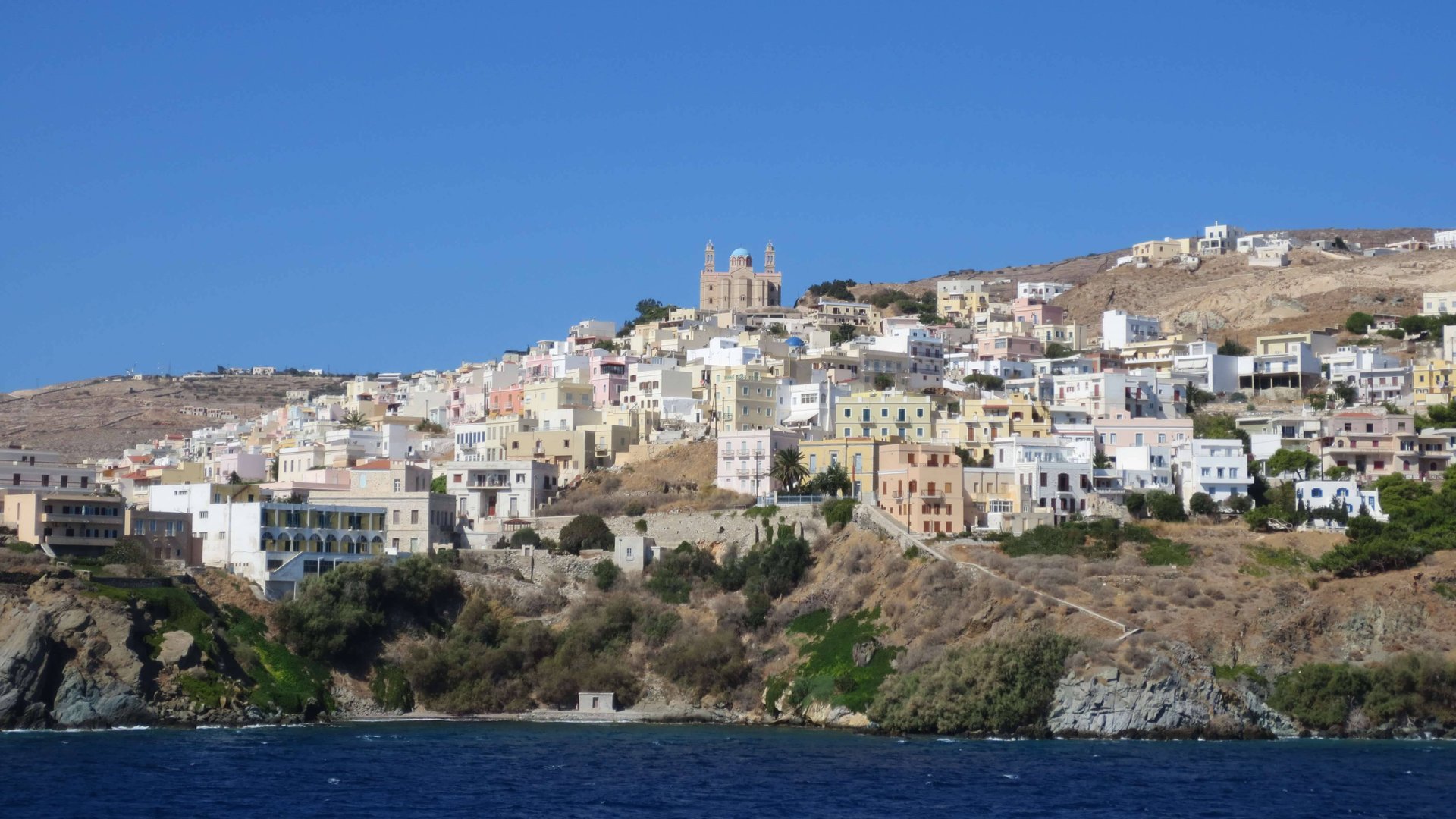 Греция. Обаятельный Сирос и религиозный Тинос