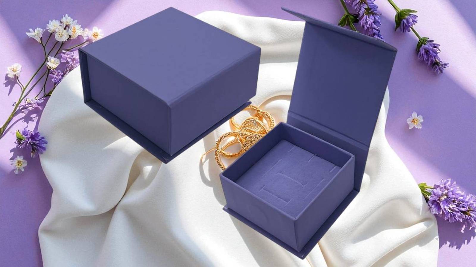 Упаковка на магните ювелирная универсальная Размер: 6.4 х 6.2 х 3.5 (Фиалковый)