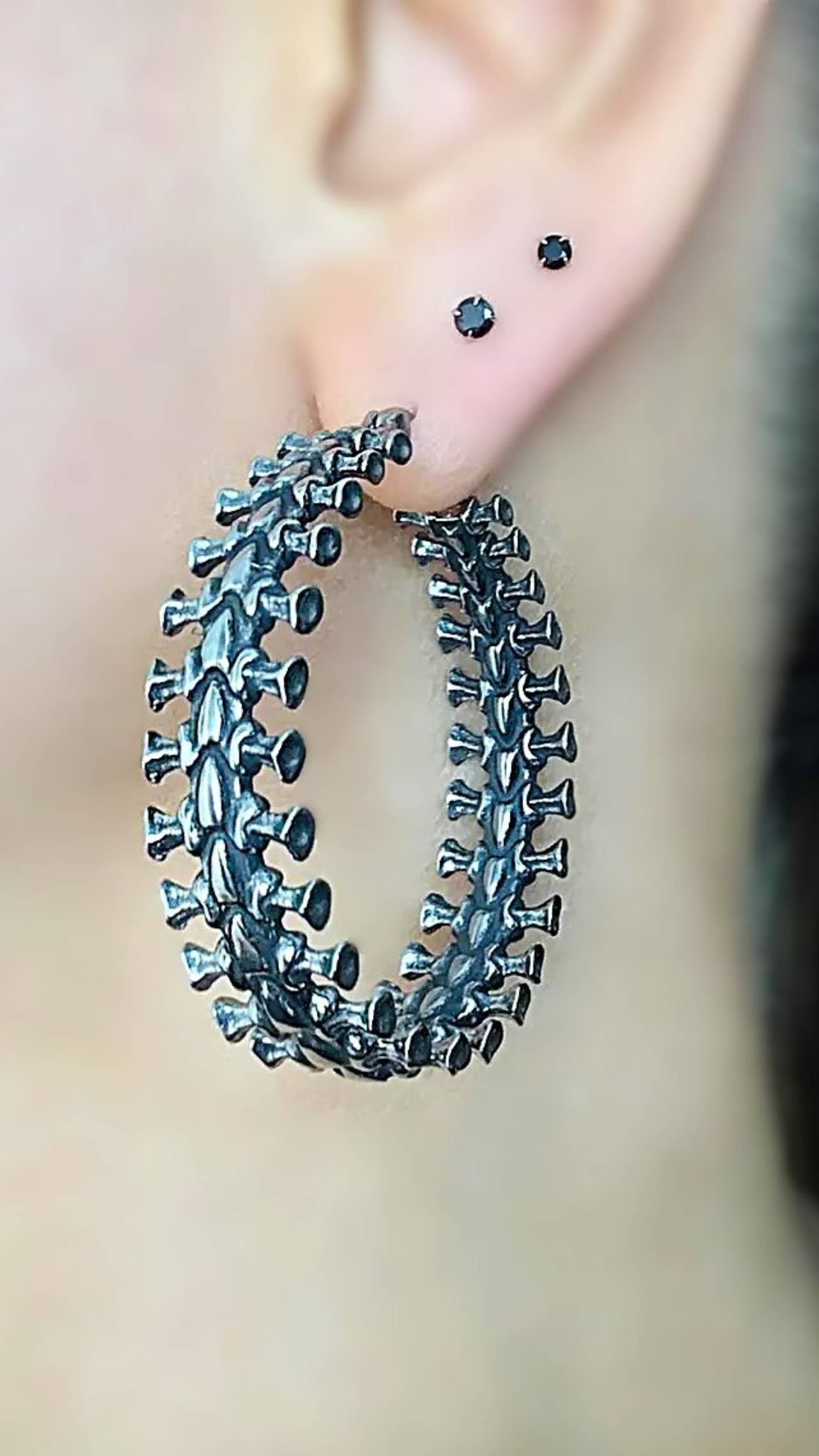 Готические крупные серьги "Позвонки Ксеноморфа" от StarfallShop