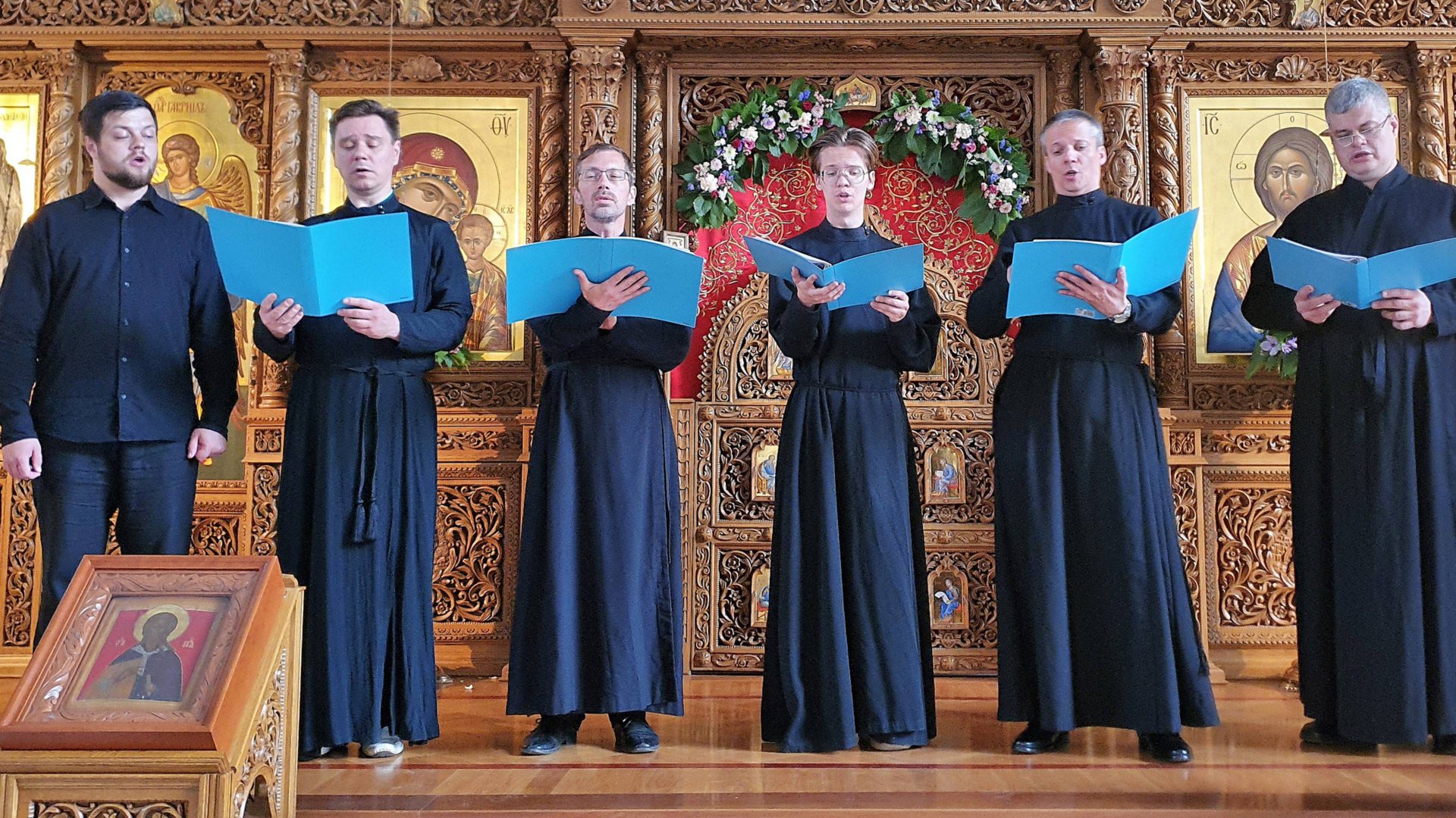 Выступление клиросного хора СПб Валаамского подворья на престольный праздник