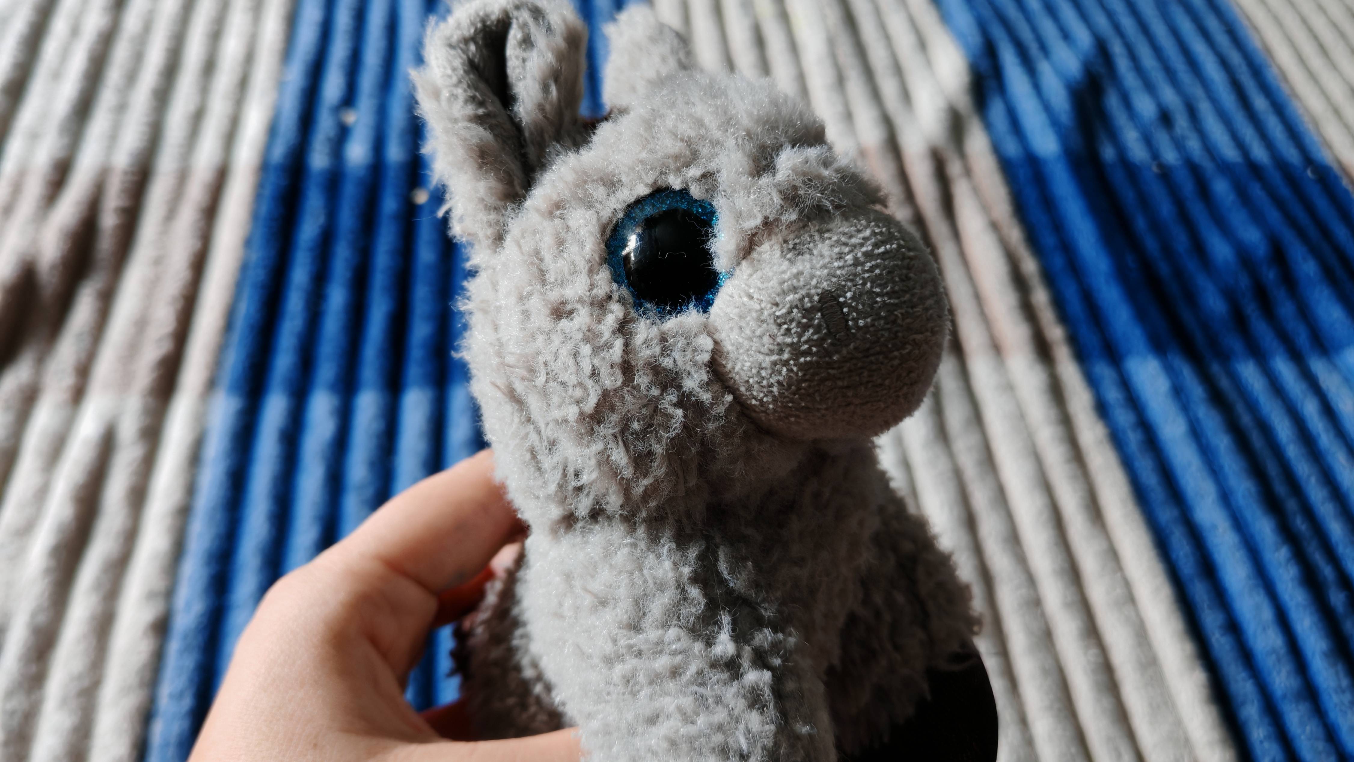 Играем в плюшевого мягкого ослика для детей