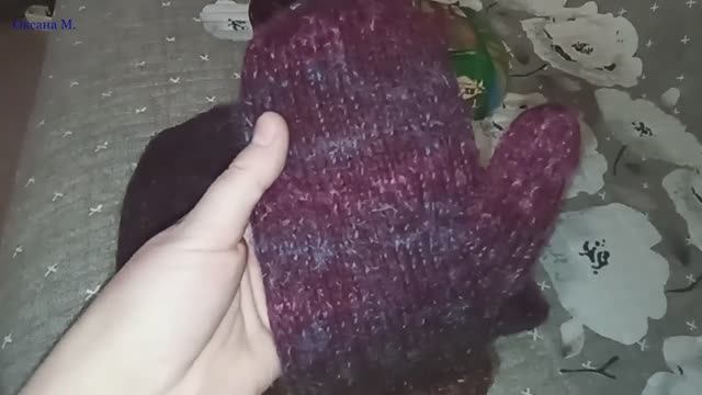 Связала шапку и варежки