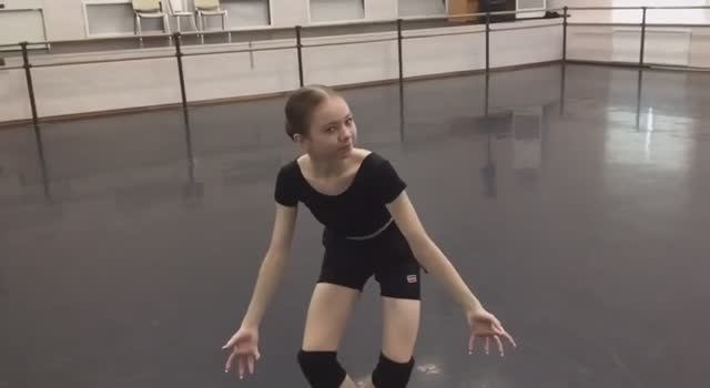 КАМИЛЯ-МИМИКА замедленно