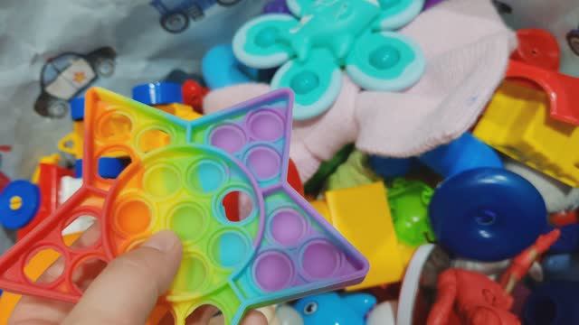 Играем в детские игрушки