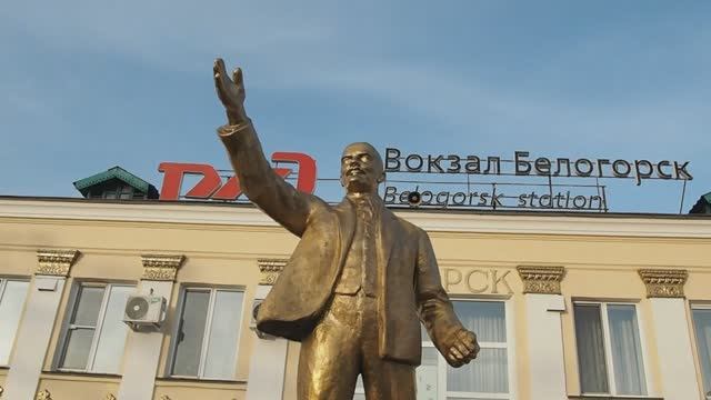 На перроне станции Белогорск (Амурская область).