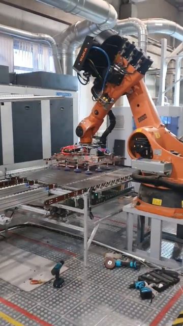 Новый робот на мебельной фабрике Ctot Factory