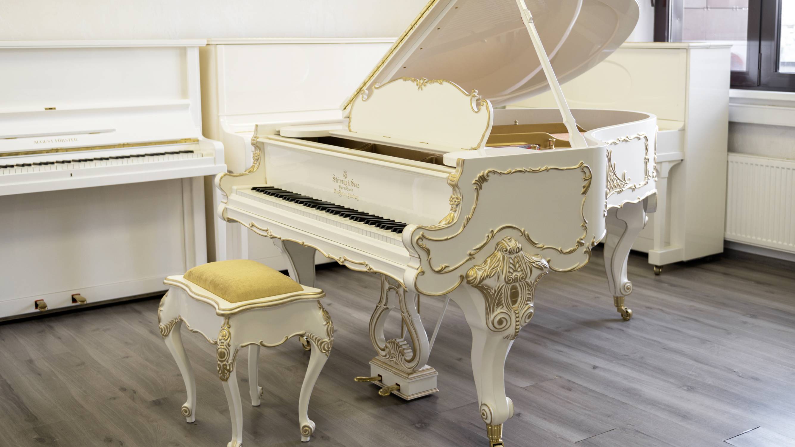 Рококо-рояль Steinway & Sons «Людовик XV» и французская живопись под музыку Верди