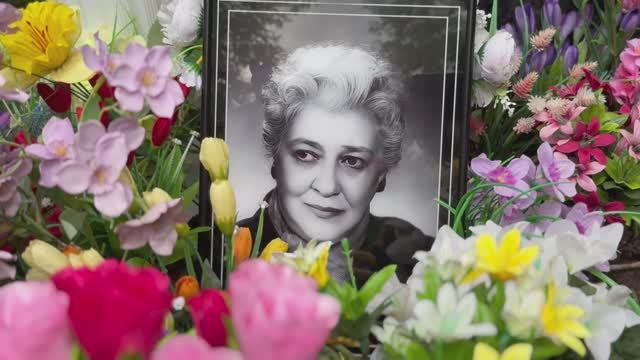 РЕСТАВРАЦИЯ ПАМЯТНИКА И ПОРТРЕТ НА МОГИЛЕ ВЕЛИКОЙ РАНЕВСКОЙ В ДЕНЬ ПАМЯТИ | ДОНСКОЕ КЛАДБИЩЕ