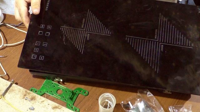 Чиним индукционную печь. Чисто для теста. На этом столе скоро будем собирать полевые антенны.