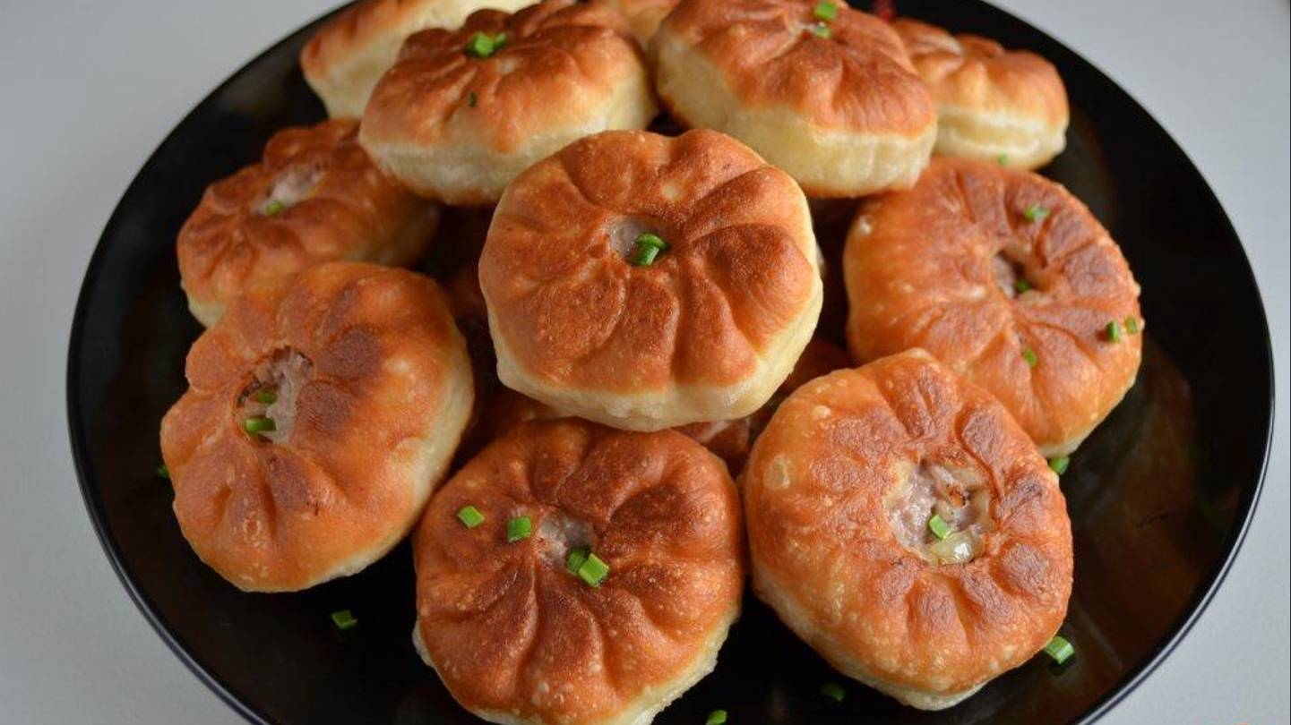 БЕЛЯШИ С МЯСОМ! С ПЫЛУ С ЖАРУ ГОТОВИМ ВКУСНО ДОМА!