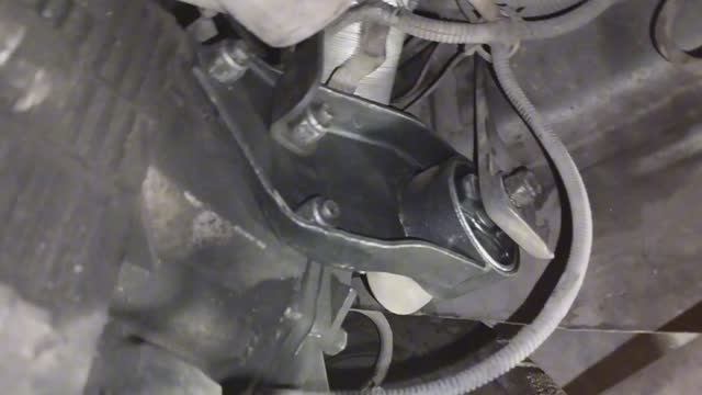 замена боковой подушки двигателя Ваз 2114