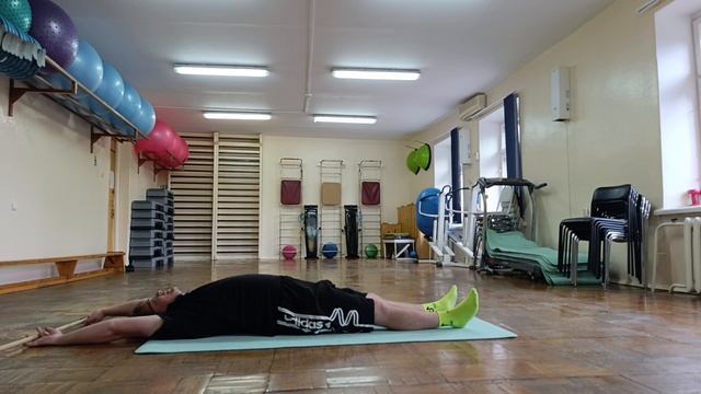 ЛГ при остеохондрозе. занятие с палкой лёжа