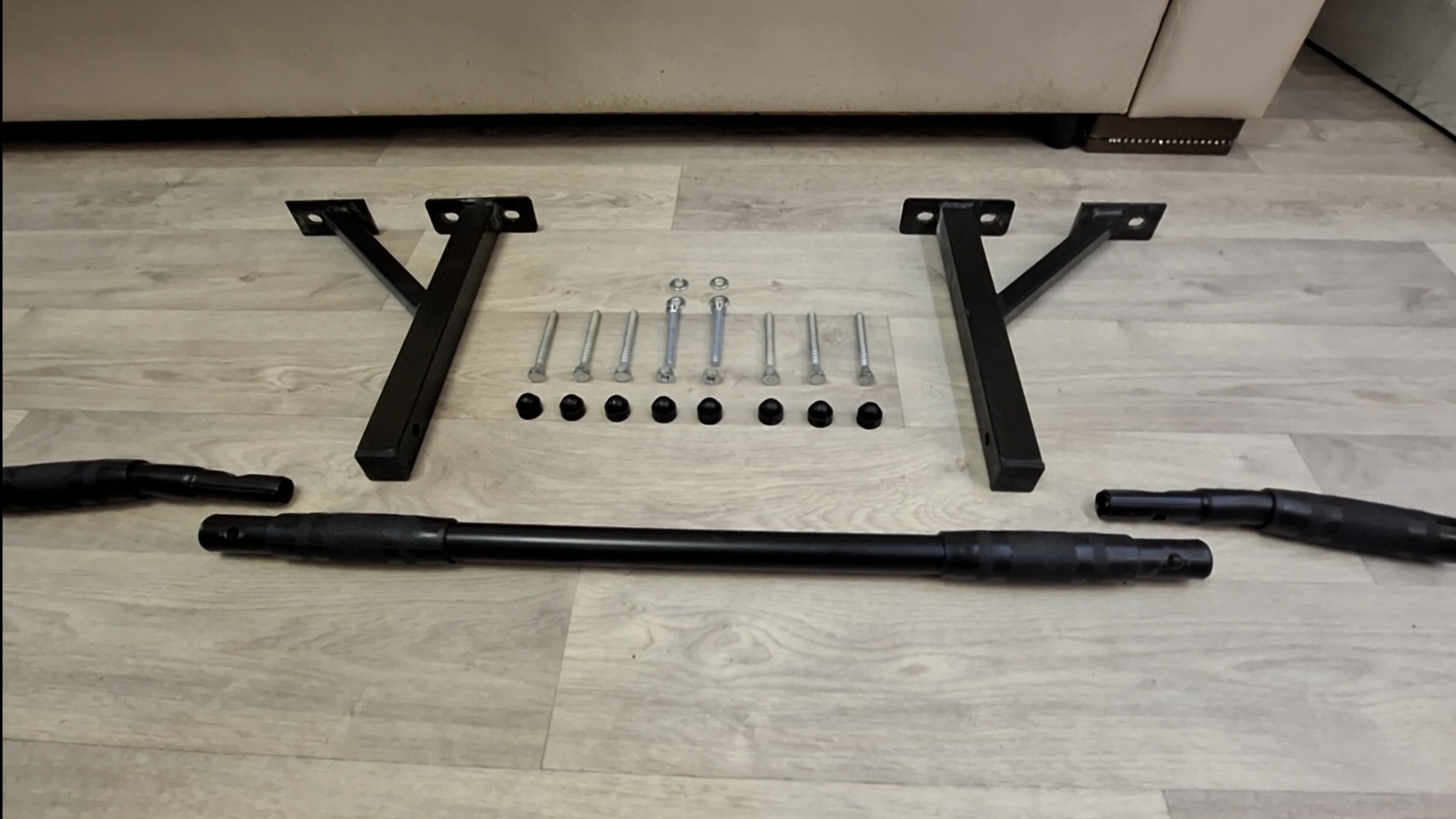 Турник настенный