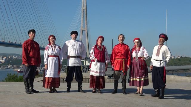 На море на рейде эсминец стоял