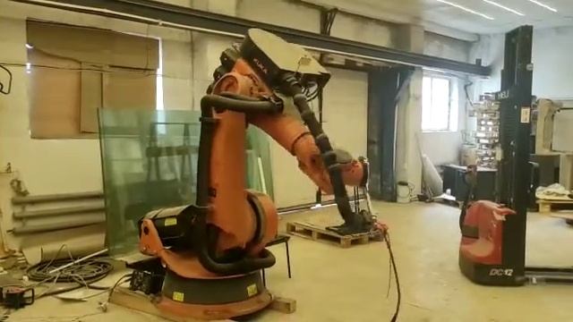 НОВЫЙ РАБОТНИК ПРОХОДИТ ОБУЧЕНИЕ