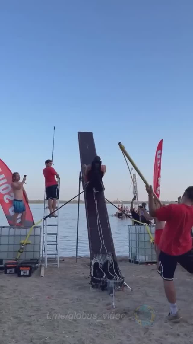 Словения, Озеро Блейд. Аттракцион -  катапульта и качели на воде.