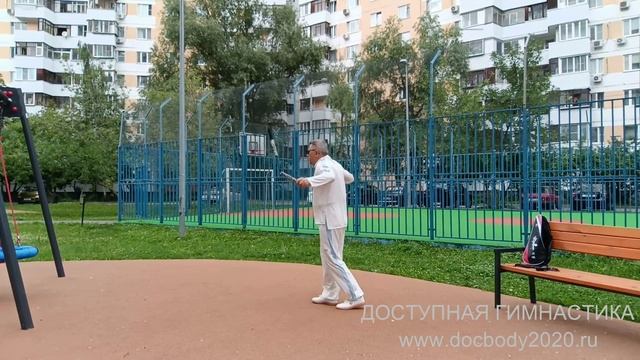 Разминочные упражнения с тренировочными нунчаку (8)