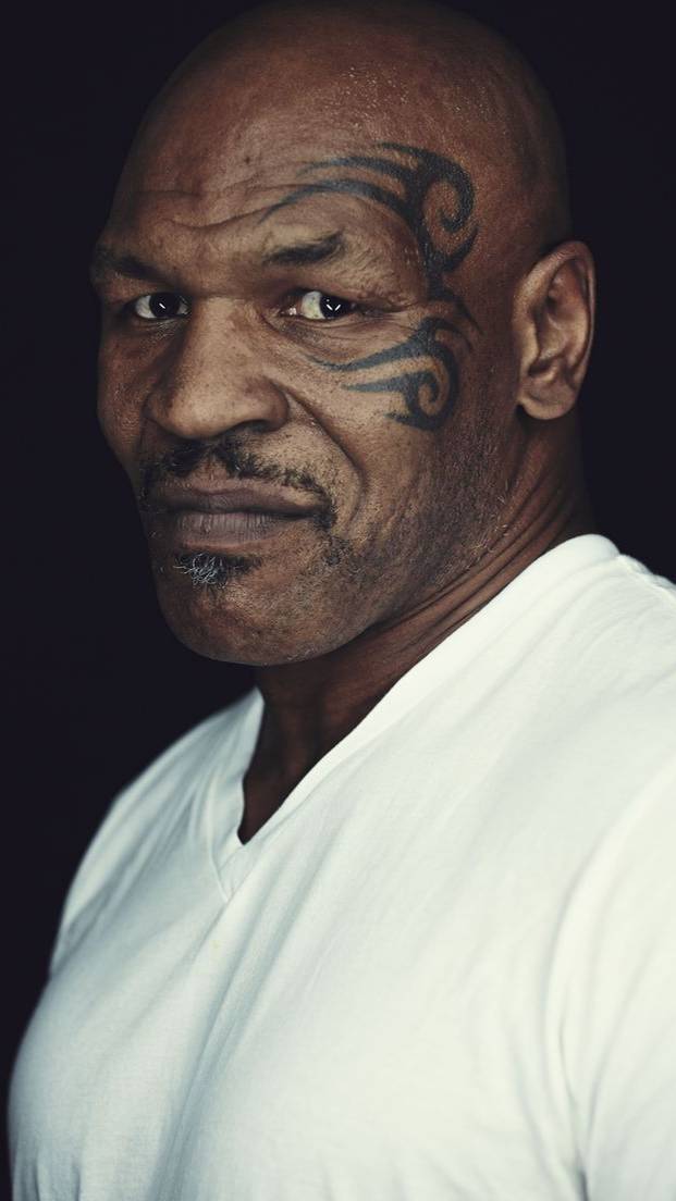 Легендарный Майк Тайсон дает интервью о своем сыне.