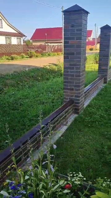 Готовые отливы у заказчика на участке.