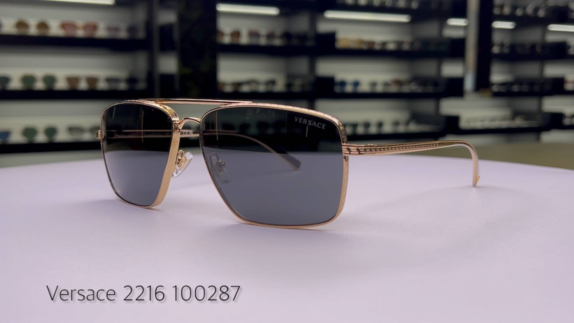 Versace 2216 100287: солнцезащитные очки в греческом стиле