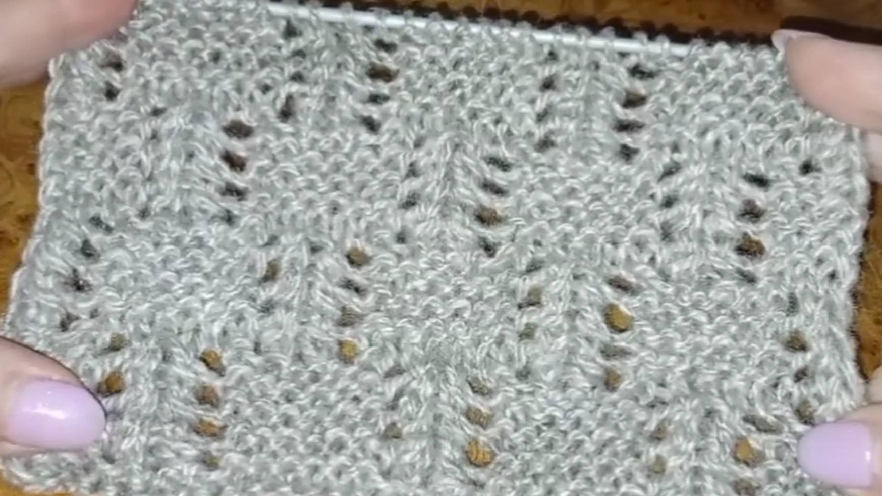 Простой красивый узор спицами.