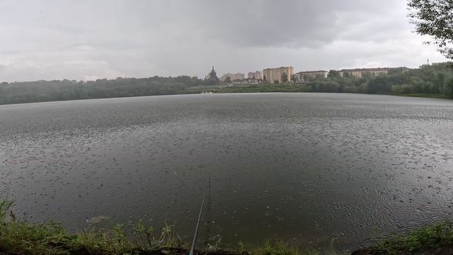 Кажется дождь начинается. 23.07.2025. Озеро Борисоглебское г. Раменское