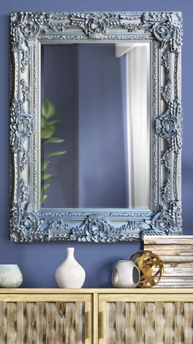 Зеркало настенное в резной серебряной раме Catalina