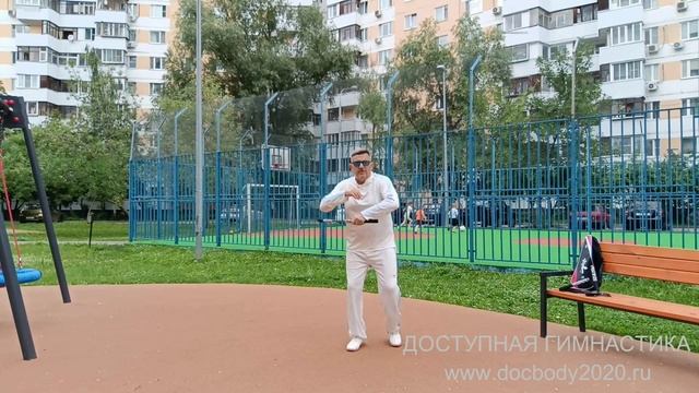 Разминочные упражнения с тренировочными нунчаку (2)