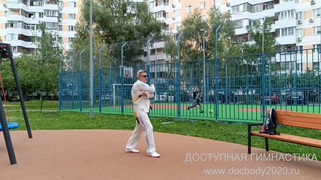 Разминочные упражнения с тренировочными нунчаку (13)