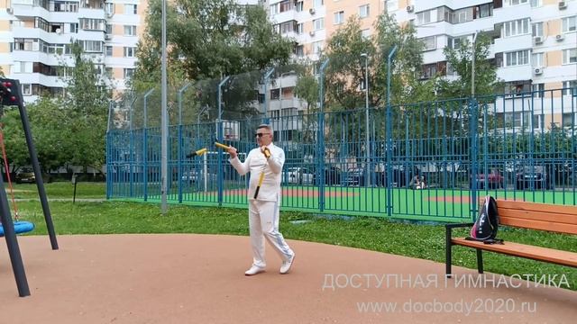 Разминочные упражнения с тренировочными нунчаку (11)