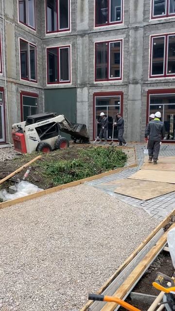 Домаск | Укладка дорожек из брашированного бетона во дворе ЖК Речной порт в Тюмени 400 м2