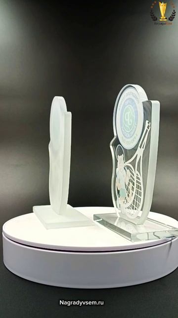 Награды из стекла для тенниса.