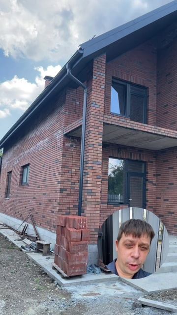 Уникальный дом 140 квадратов на 5 сотках земли с 2мя балконами в центре города Горячий Ключ