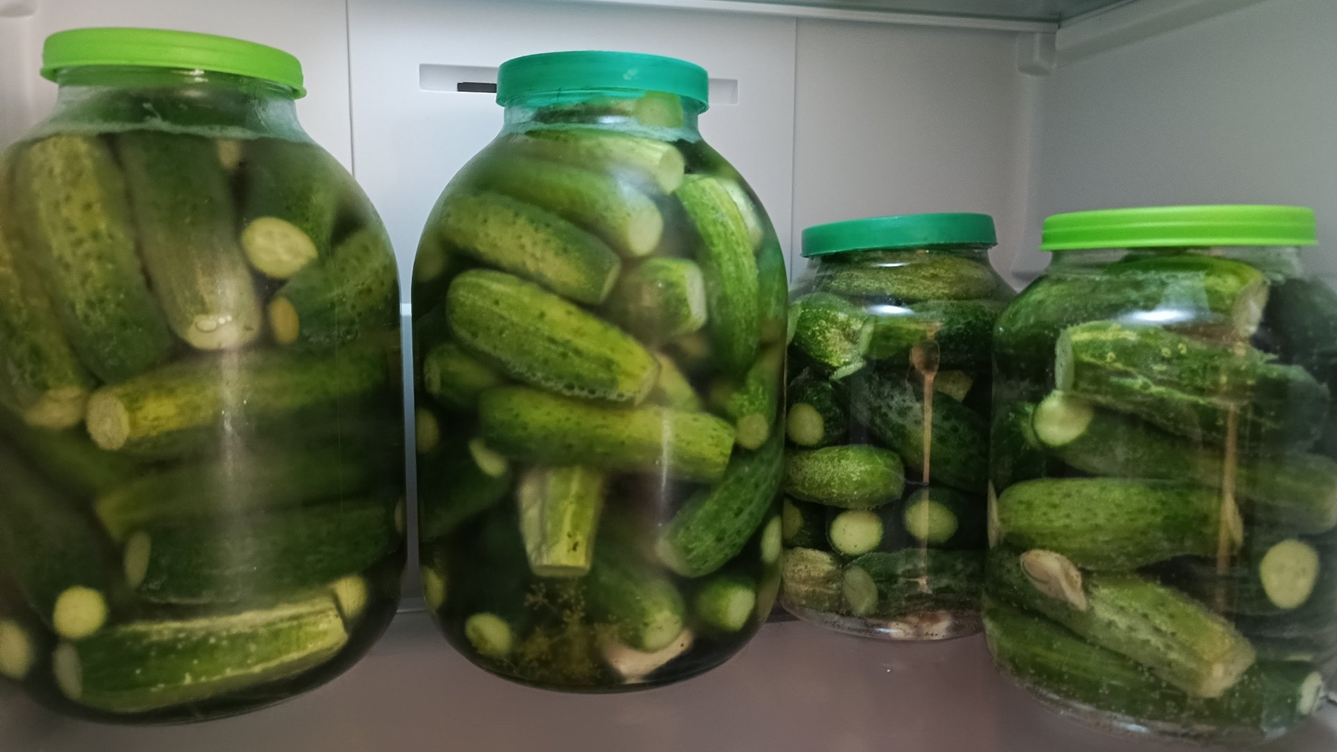 Огурцы малосольные на минералке на зиму. Быстрый рецепт солёных огурчиков 🥒