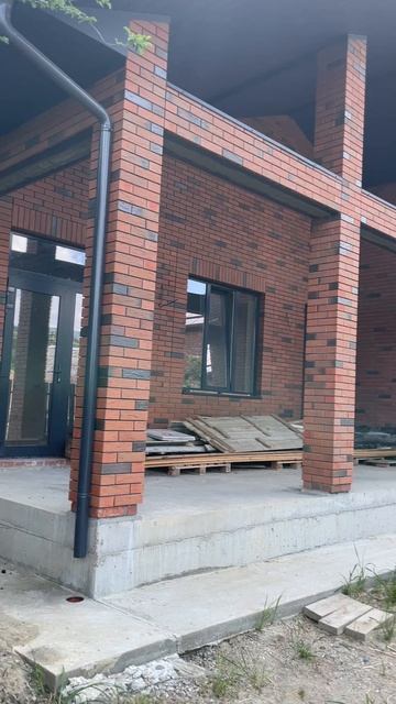 Красивый дом 105 квадратов на 5 сотках земли с панарамными окнами