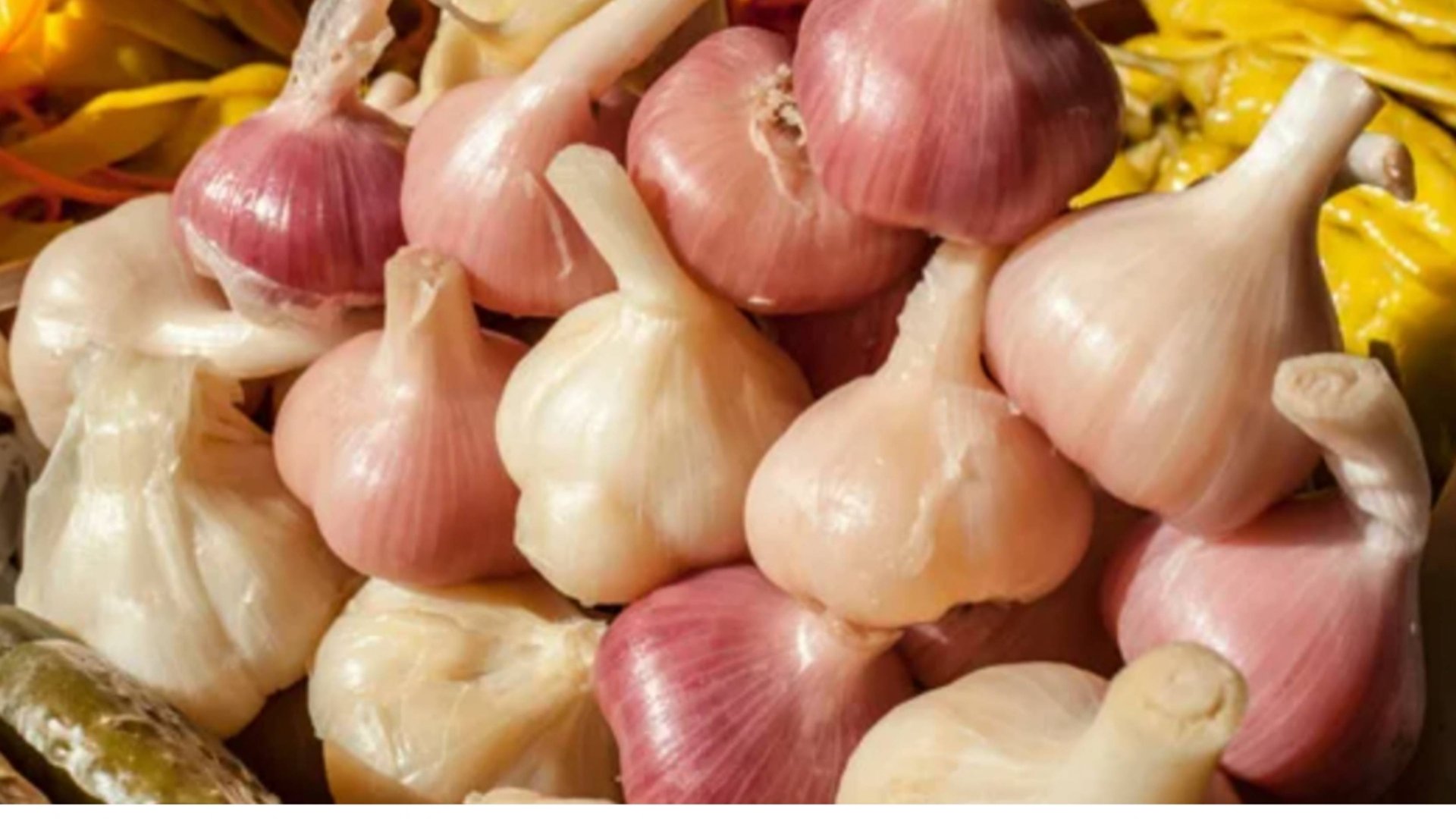 Делаем чеснок, как на рынке: простой и вкусный рецепт заготовки чеснока