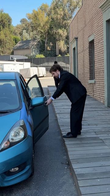 Найдите этот портфель и выиграйте 10 000 долларов