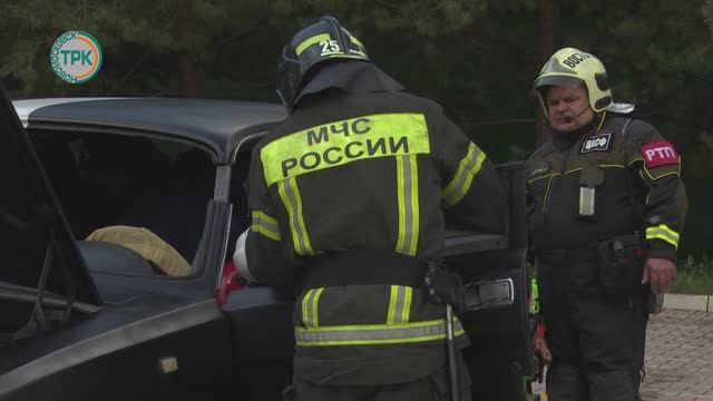 Спасатели отрабатывали ликвидацию последствий ДТП