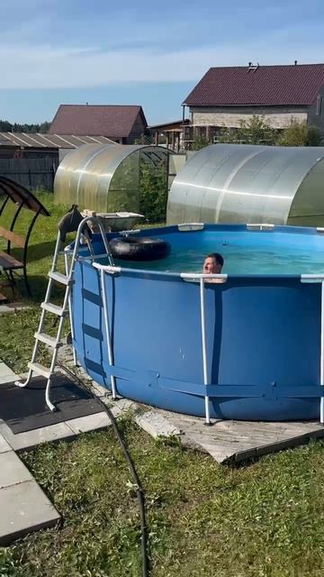 2025.07.20 Дед из бани в бассейн.