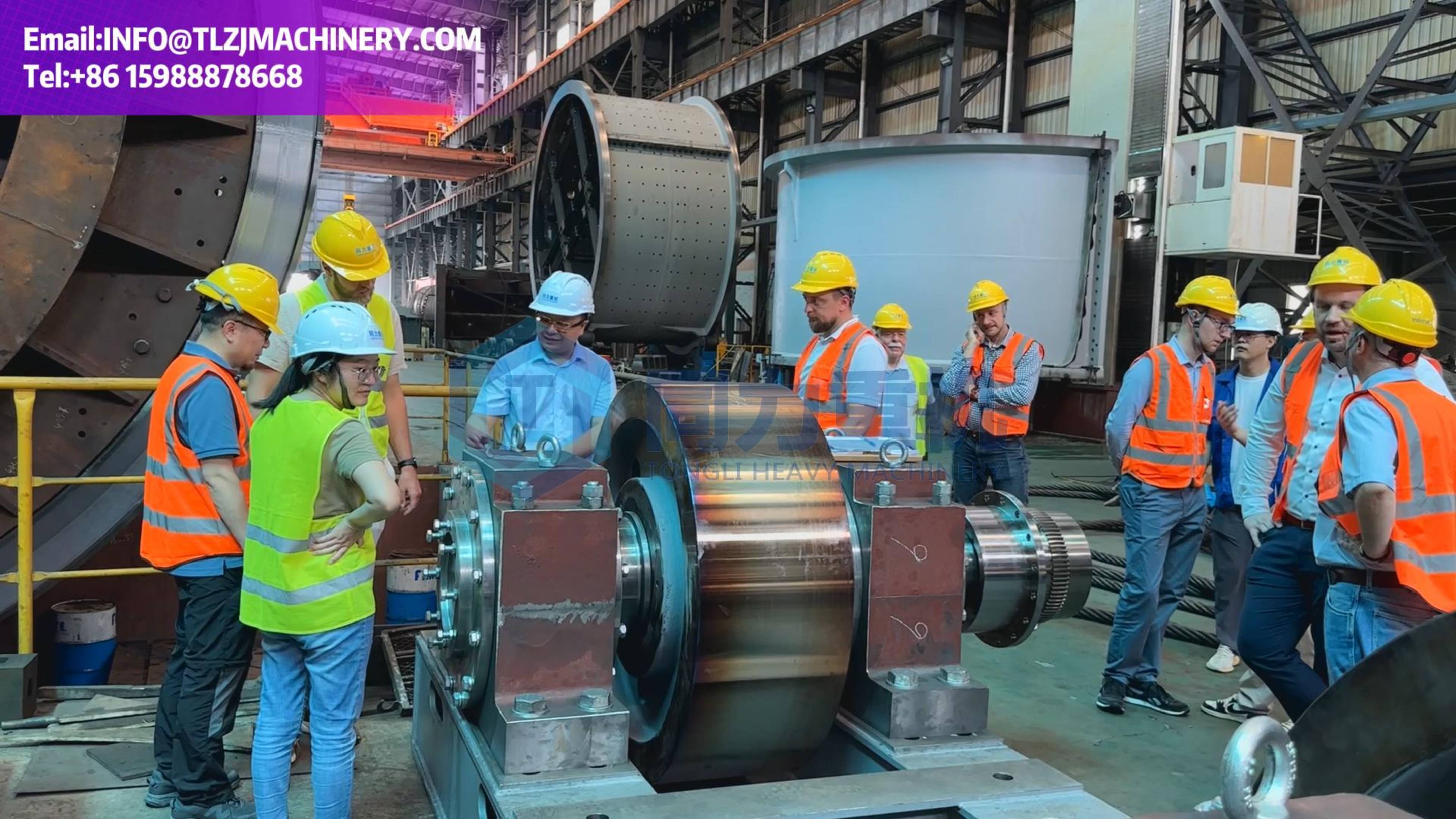 Роликовый узел опорного колеса вращающейся печи. Обжиг цементного клинкера. Сжигание отходов.