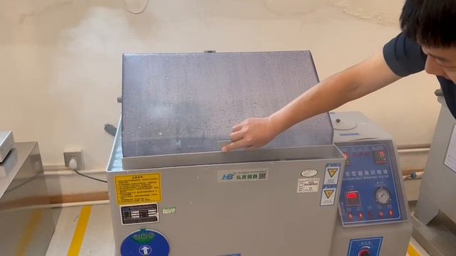 Тесты фонарей Fenix на заводе. Водонепроницаемость