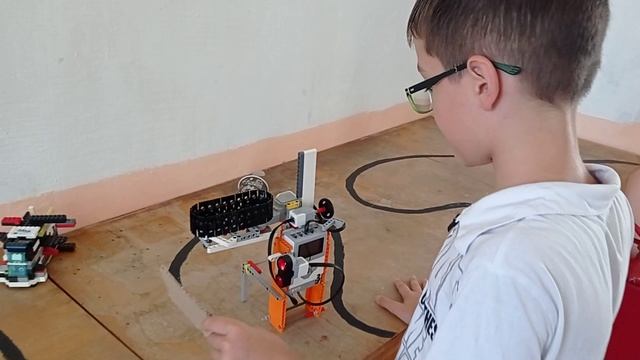 Лето и Роботы - звучит как начала захватывающей истории!